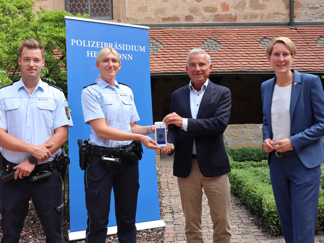 Bargeldloses Bezahlen bei der Polizei Baden-Württemberg bald landesweit ...